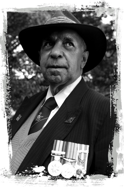 Rob Bryant (Clive/Joe) – MUTTI